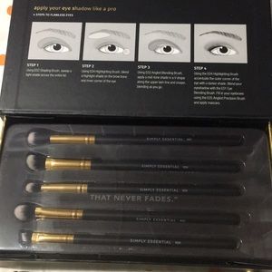 simply Essential | Makeup | Must Have Ultimate Eye Brush Set Pouch ...